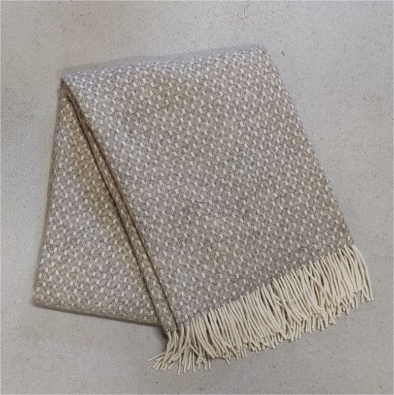 Kuschelige, schöne Wolldecke aus skandinavisches Design